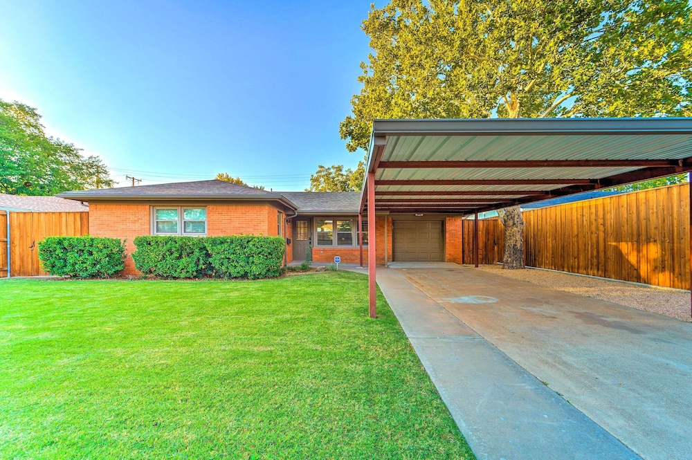 Accessible Lubbock Home W/ Yard: Near Texas Tech! - Lubbock, TX
