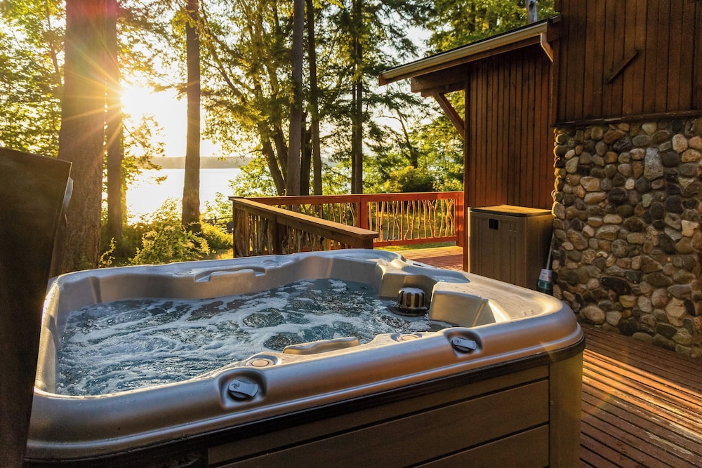 Game Room & Private Beach: Anderson Island Gem - Penrose Point State Park, Lakebay