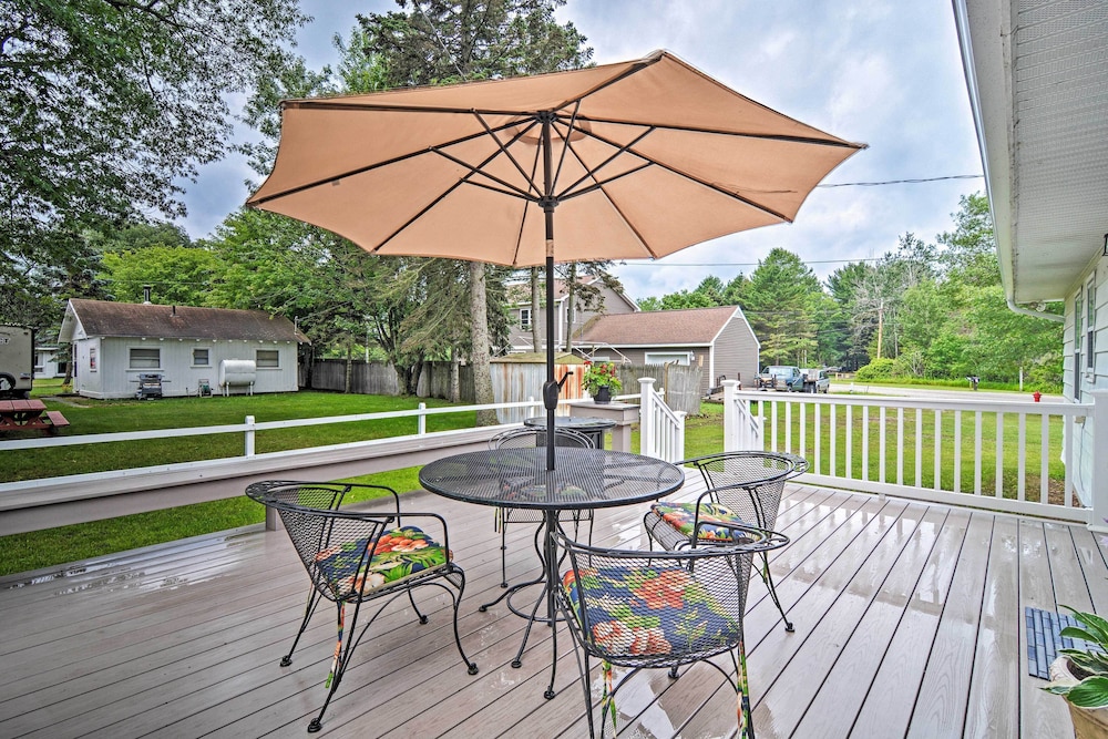 Lake Huron House W/ Grill + Beach Access! - Tawas City, MI