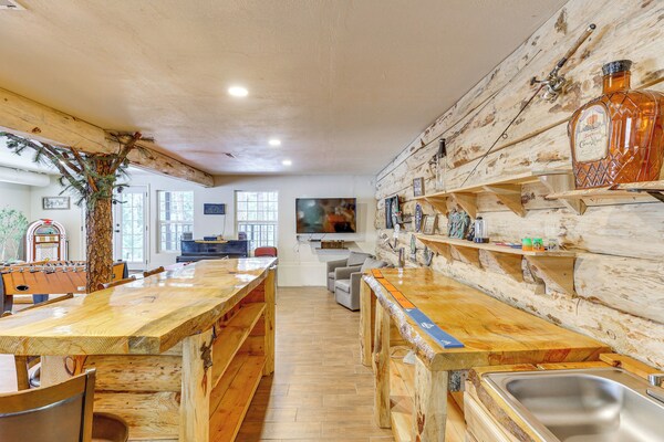 Updated Garden Valley Home W/ Fire Pit & Game Room - Garden Valley, ID