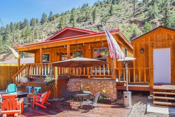 Red River Summer Cabin W/ Fire Pit & Mtn Views - Taos Ski Valley, NM