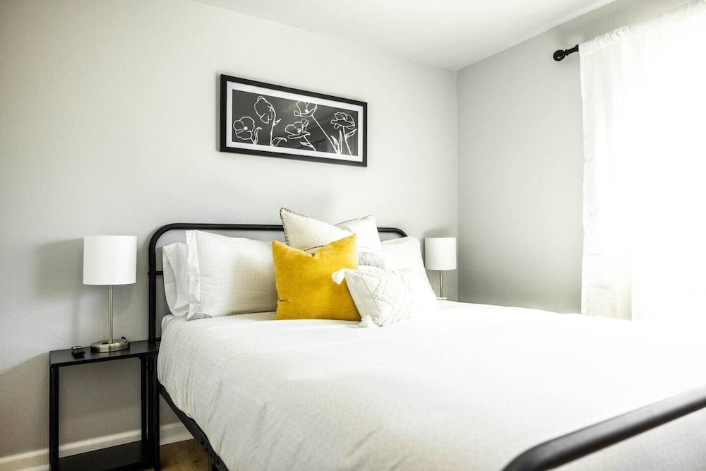 The Hive: Cozy Stay Near Downtown & Tarleton State - Stephenville, TX