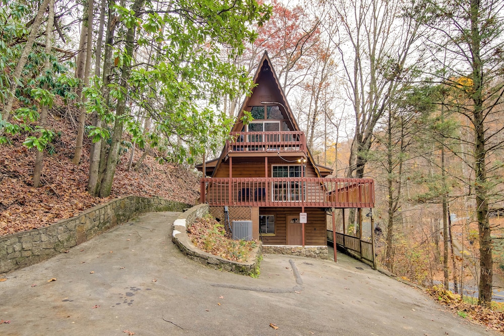 A-frame W/ Hot Tub: Half-mi To Ober Gatlinburg! - Gatlinburg, TN