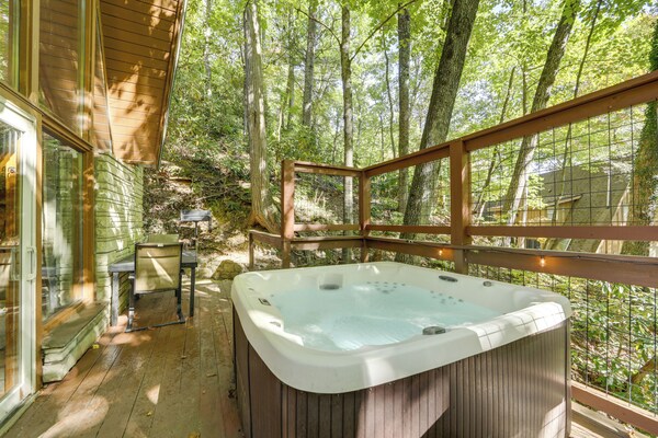 Cabin W/ Hot Tub: 2 Mi To Downtown Gatlinburg! - Gatlinburg, TN