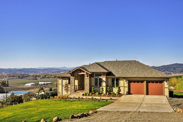 Chic Willamette Valley Home W/ Deck & Vineyard! - Forest Grove, OR