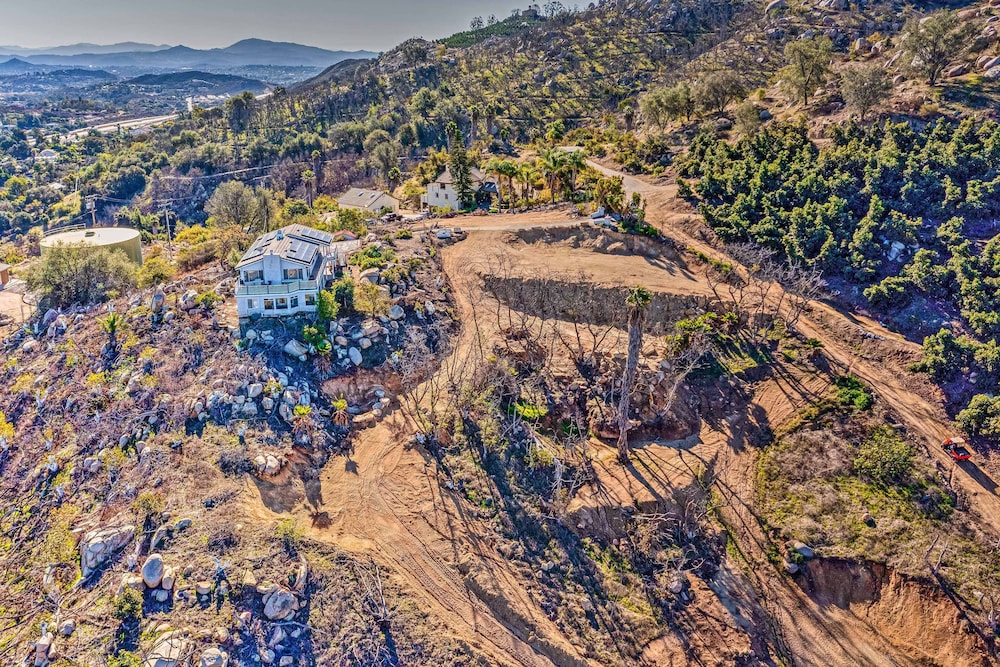 Escondido Hilltop Home W/ Deck & Views! - Escondido, CA