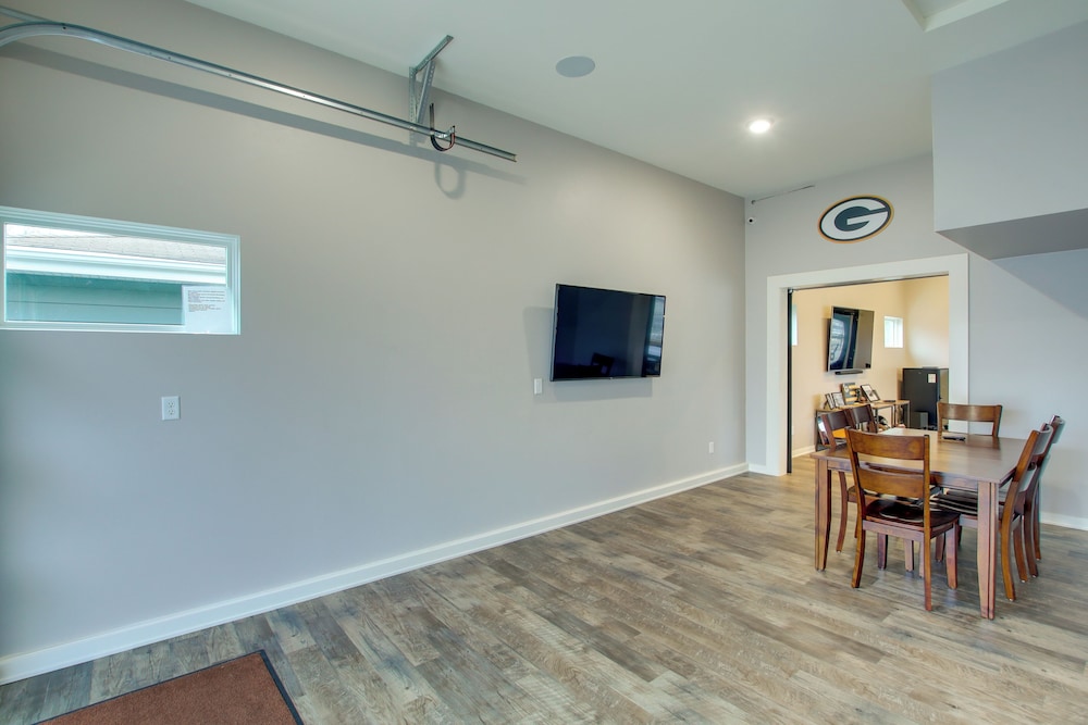 Green Bay Getaway Near Lambeau Field & Resch! - Green Bay, WI