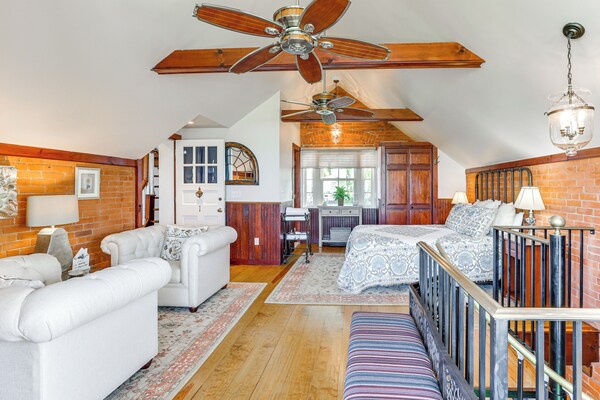 Downtown Essex Apartment - Steps To River! - Essex, CT