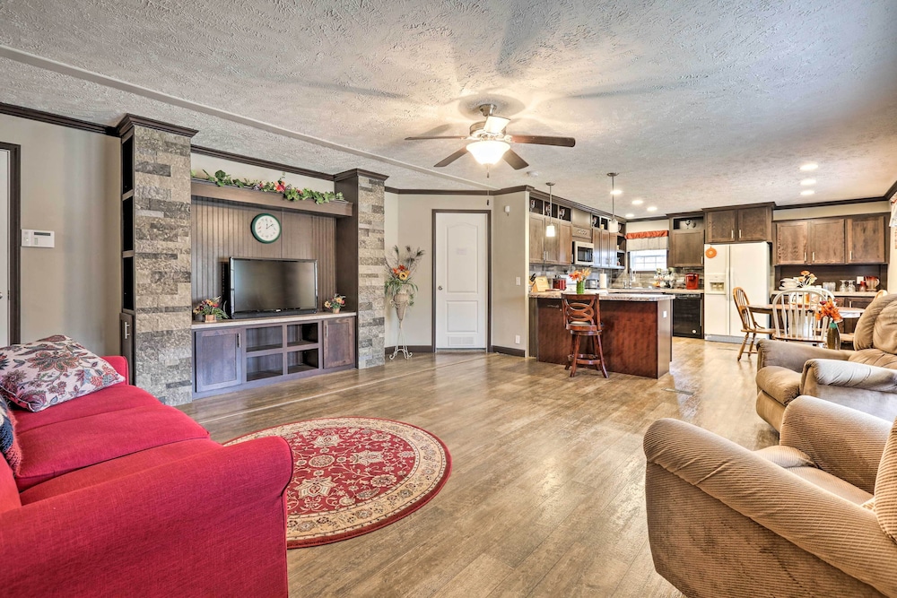 Lovely Sadieville Retreat W/ Deck & Grill! - Corinth, KY
