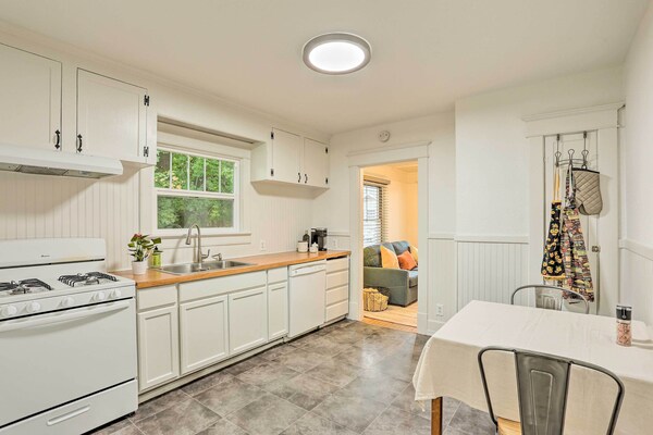 Pet-friendly Baker City Escape W/ Private Yard! - Baker City, OR