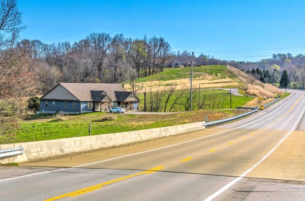 Pet-friendly Brownsville Retreat W/ Porch! - Mammoth Cave National Park, Kentucky