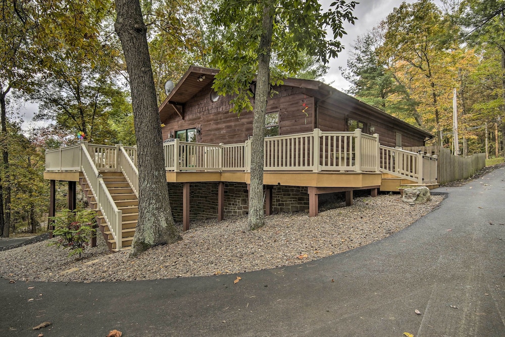 Deck W/ Private Hot Tub: Lakefront Raystown Cabin! - Lake Raystown Resort, Entriken