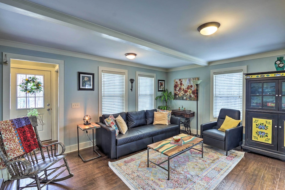 Remodeled Farmhouse In Waterford Near 2 Beaches! - Connecticut