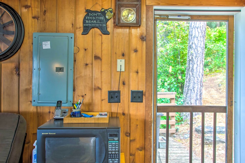 Remote Escape: Serene Lakeside Cabin W/ Beach - Heyburn State Park, Plummer
