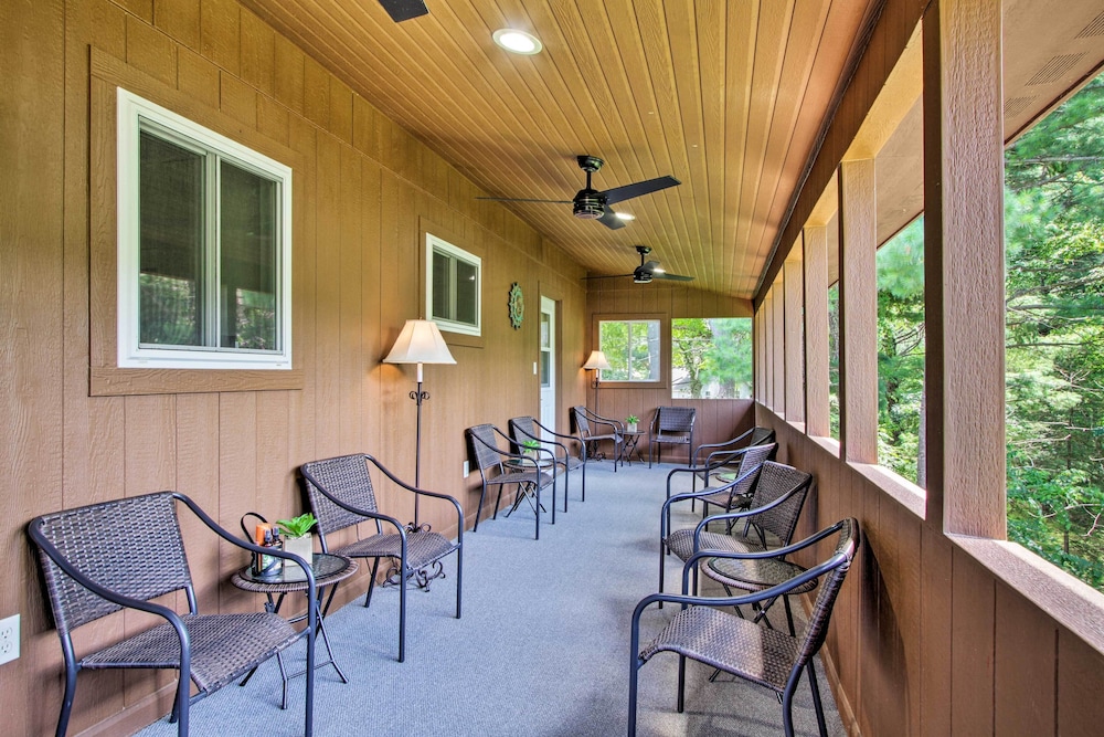 'Riversong' Waterfront La Crosse Home W/ Dock - La Crosse, WI