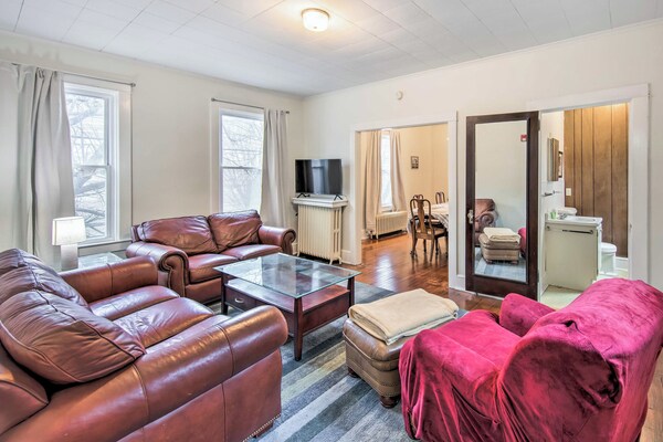 Roomy Lancaster Home: Walk To Dtwn & Hospital - Lancaster, PA