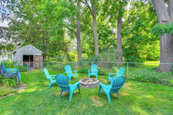 Sodus Point Home - Walkable To Beach! - Chimney Bluffs State Park, Wolcott