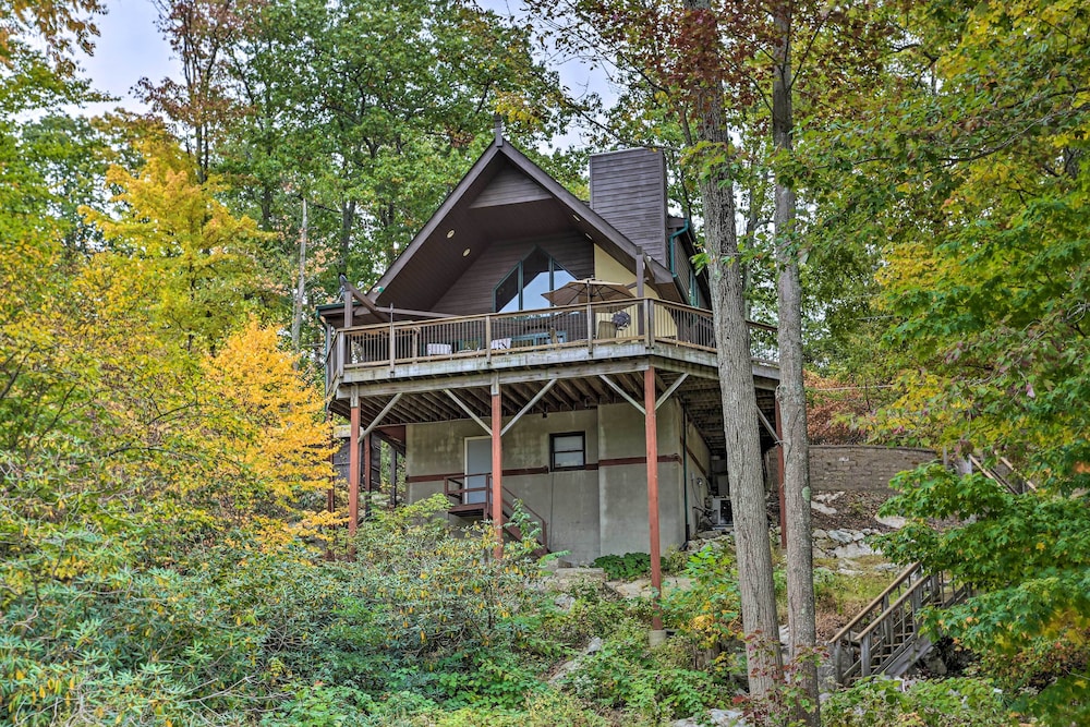 Waterfront Highland Lake Home W/ Deck + Dock - Vernon Township, NJ