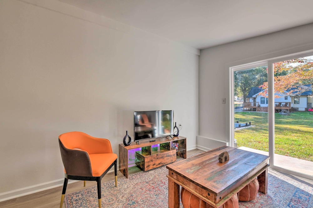 'The Blackberry Place' In Charlotte: Fire Pit - Charlotte, NC