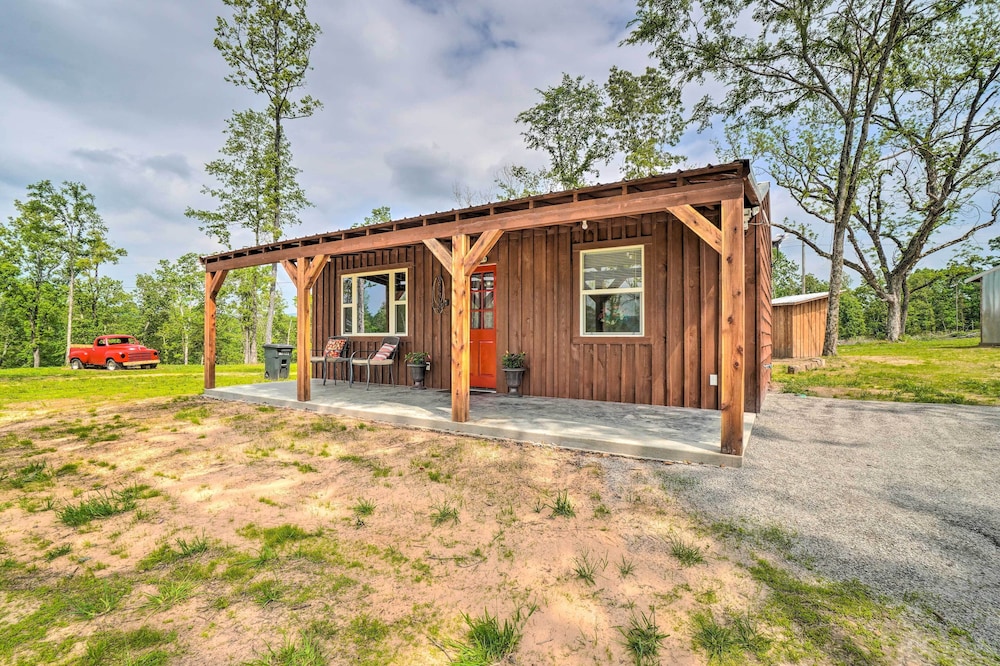 Updated Studio Cabin In Ozark W/ Yard & Mtn View - Arkansas