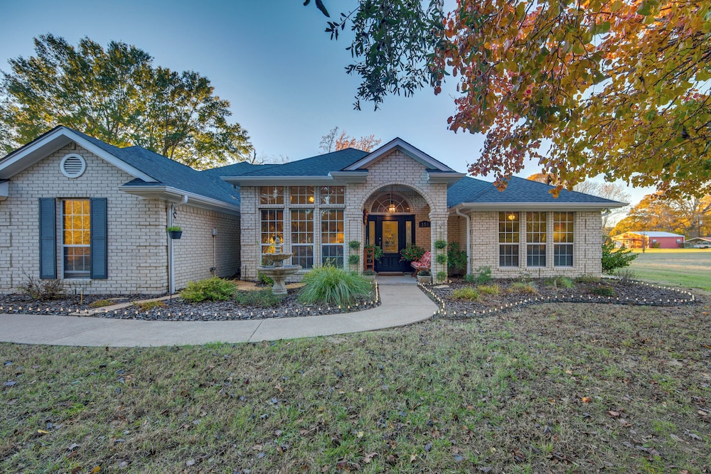 'The Crown Goose' - Bullard Home W/ Pool & Spa! - Lake Tyler, TX
