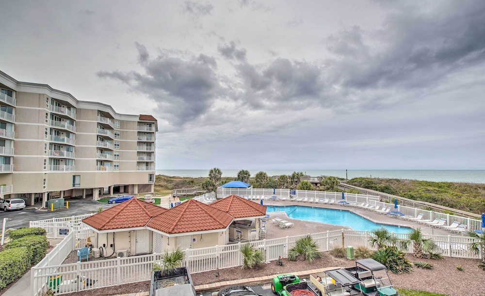Colorful Beachfront Condo W/ Resort Amenities - North Topsail Beach, NC