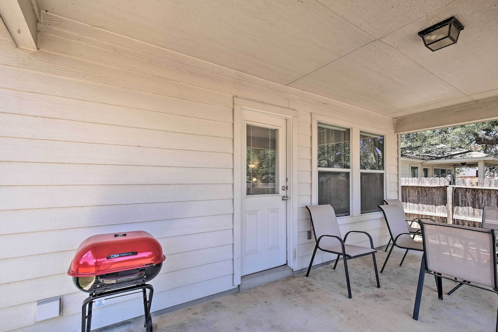 San Antonio Getaway W/ Game Room, Near Seaworld! - San Antonio, TX