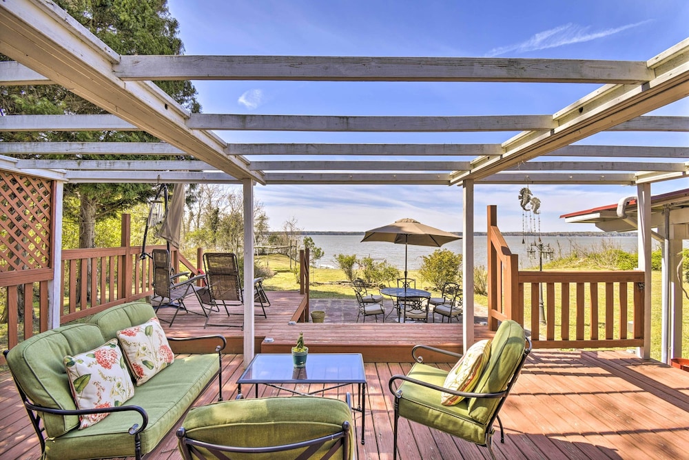 Gloucester Retreat W/ Backyard Oasis & Pier! - Gloucester, VA