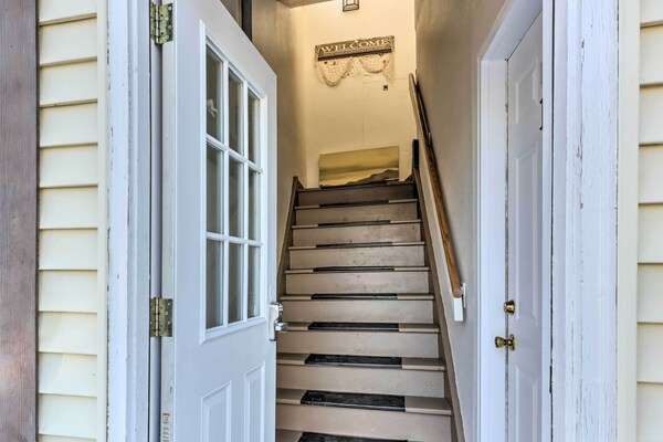 Cozy Delafield Apartment - Walk To Lake! - Oconomowoc, WI