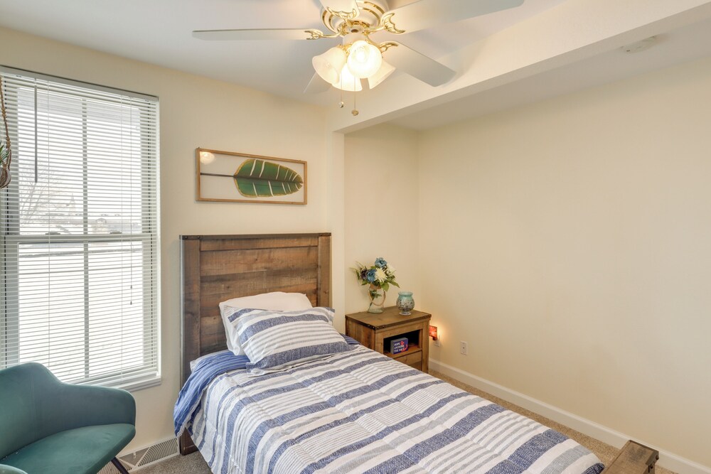 Cozy Delafield Apartment - Walk To Lake! - Oconomowoc, WI