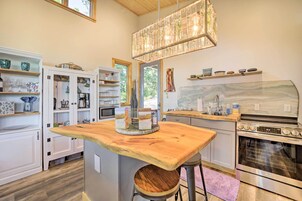 Casa (1 Bedroom) | Cozinha privada | Um micro-ondas, um forno, uma placa de cozinha, uma cafeteira/bule 