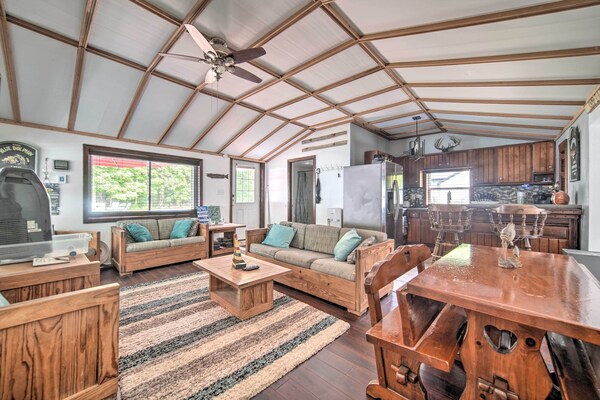 Jamestown Retreat W/ Hot Tub - Walk To Lake! - Jamestown, PA