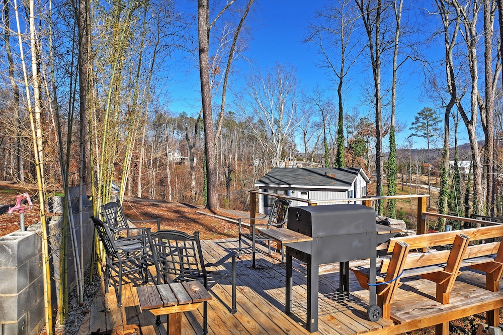 'Paradise Cove' Cabin W/ Boathouse & Dock - Guntersville