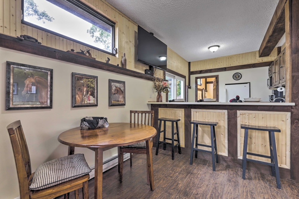 Private Guest House W/ Deck + Spectacular Views! - Connecticut