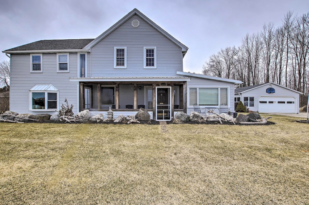 Spacious Sheboygan Home W/ Grill & Fire Pit! - Sheboygan, WI