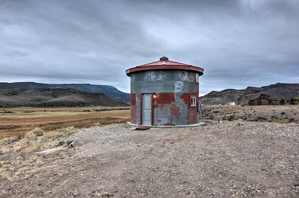 Unique Utah Tin Cabin W/ Mountain Views! - Otter Creek State Park, Antimony