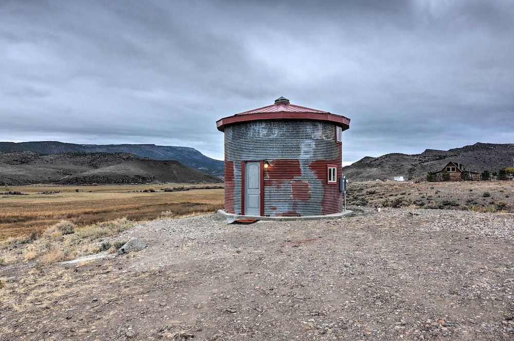 Unique Utah Tin Cabin W/ Mountain Views! - Otter Creek State Park, Antimony