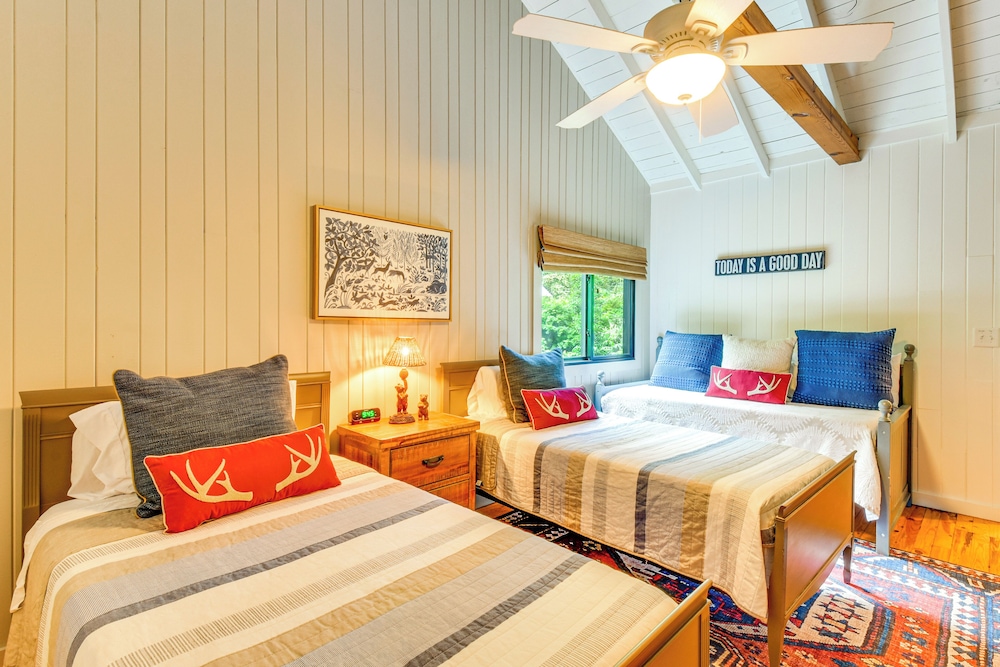 Tranquil Highlands Cottage With Fire Pit & Stream! - Highlands, NC