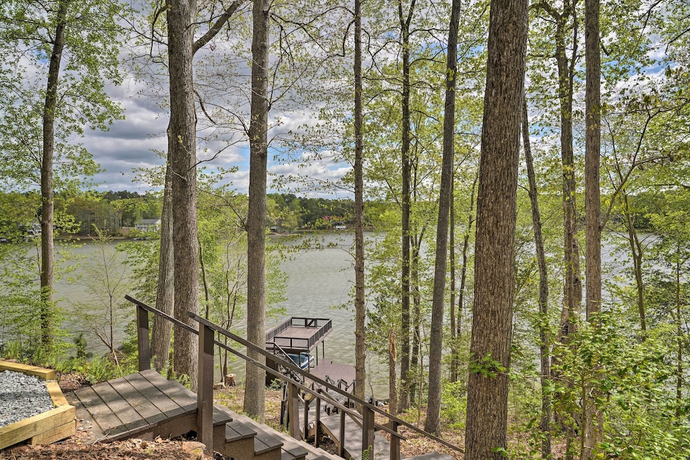 Waterfront Cottage W/ Boat Dock & 3 Decks! - Lake Gaston