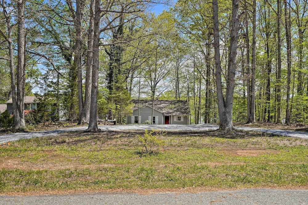 Waterfront Cottage W/ Boat Dock & 3 Decks! - Lake Gaston