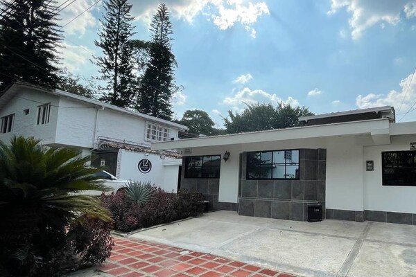 Hotel 12 Nights - 엔비가도