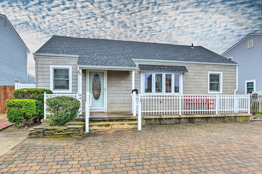 Coastal Brigantine Cottage: Walk To Beaches - New Jersey
