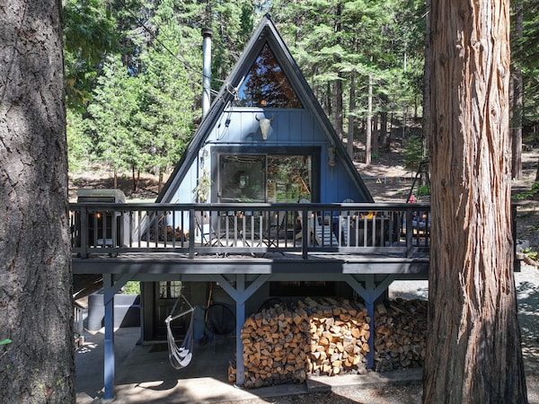 Decks, Grills + Fire Pit: Camp Connell Hideaway! - Bear Valley, CA