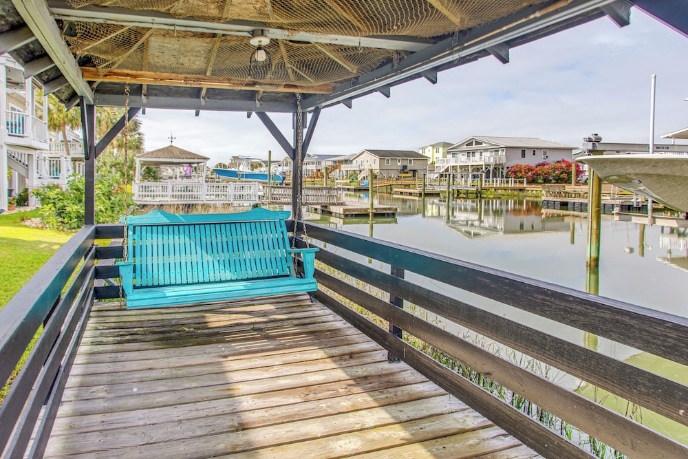 Gorgeous Oib Escape W/ Dock & Canal View! - Sunset Beach, NC