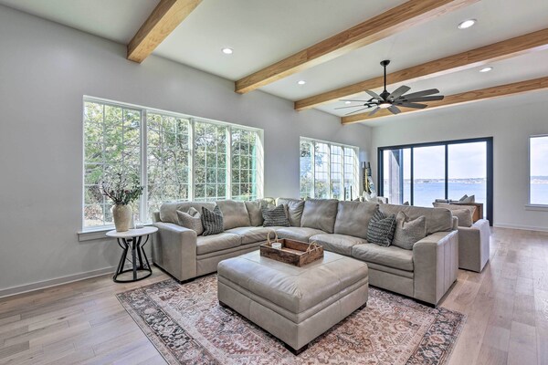 Luxury Lake Granbury Cliffside Home W/ Deck! - Glen Rose, TX