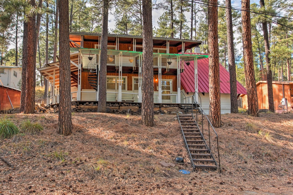 Ruidoso Cabin W/ Forest Views & Covered Porch - Ruidoso, NM