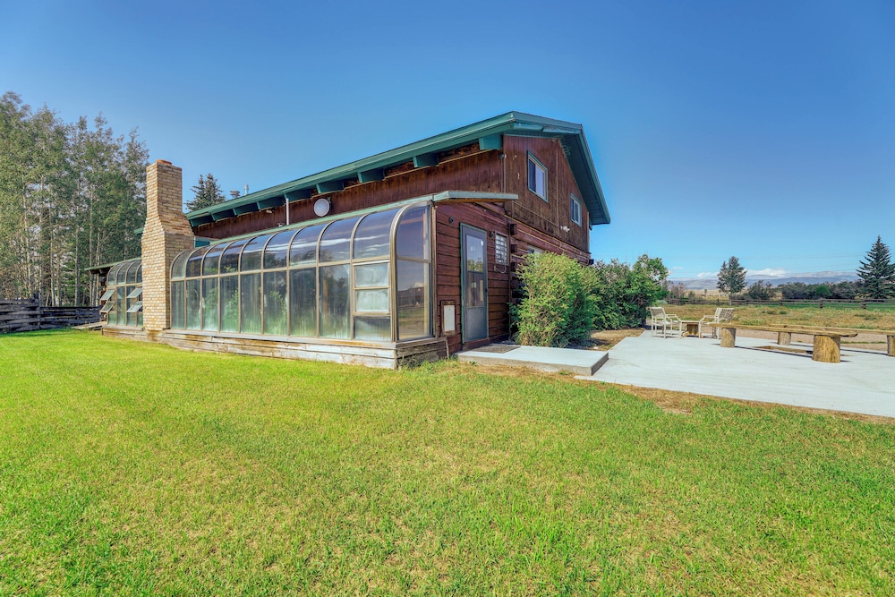 Spacious Pinedale Home W/ Mountain Range View - Wyoming