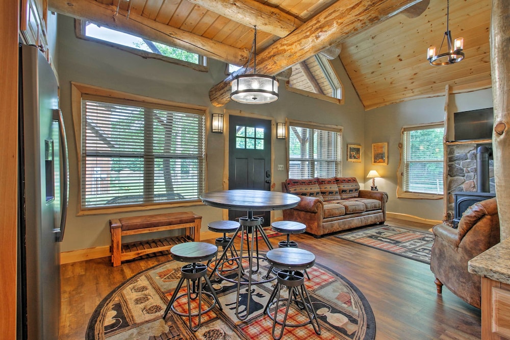 Timber Home: Walk To Slopes & N Conway Shops! - Conway, NH