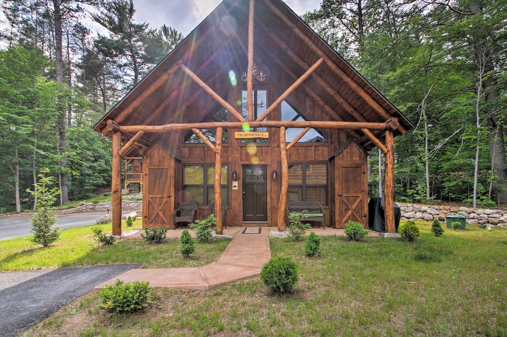 Timber Home: Walk To Slopes & N Conway Shops! - Conway, NH
