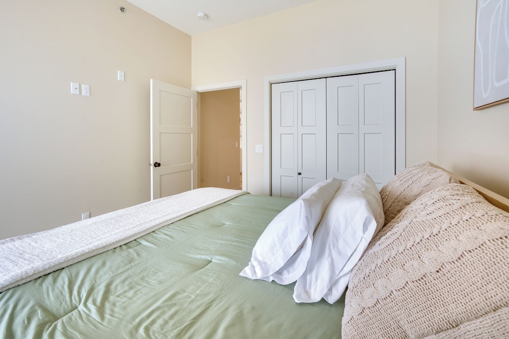 Waterfront Watertown Condo W/ Patio & Pool Access! - Watertown, SD